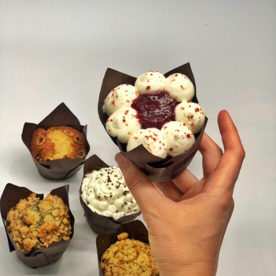 Muffin Box with 24 medium sized muffins and assorted flavours - Munich ...