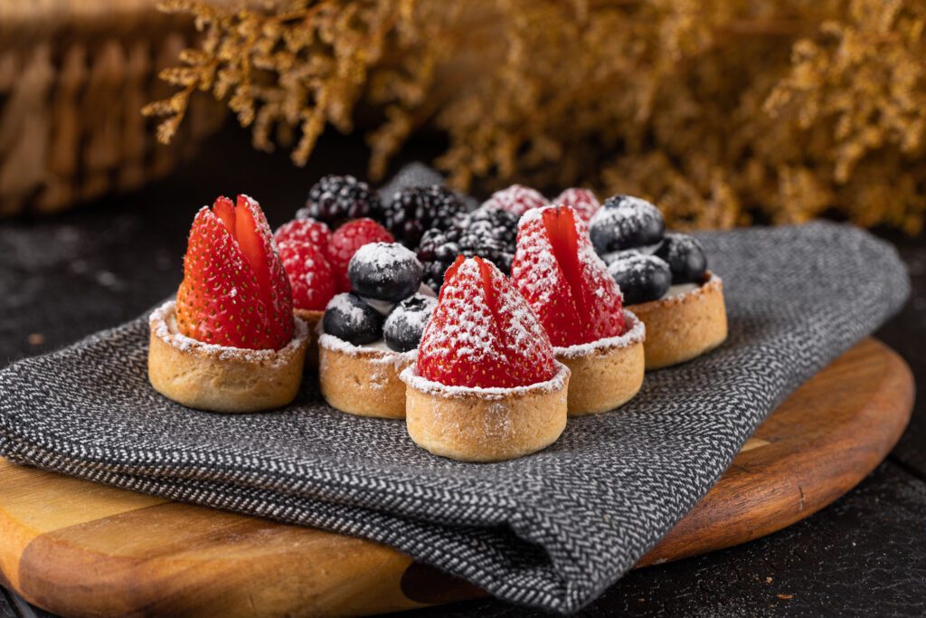 Mini fruit tarts with fresh fruits 32 pieces - Munich Finest Bakery